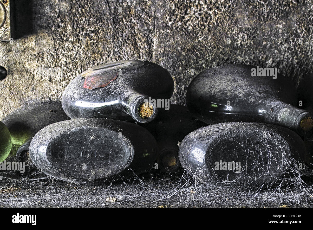 Bocksbeutel wine -Fotos und -Bildmaterial in hoher Auflösung – Alamy