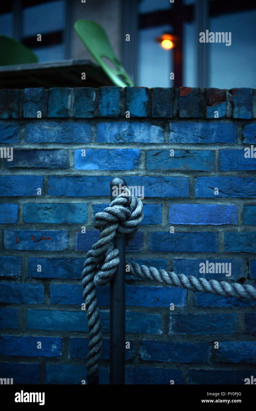 Blaue ziegel -Fotos und -Bildmaterial in hoher Auflösung – Alamy