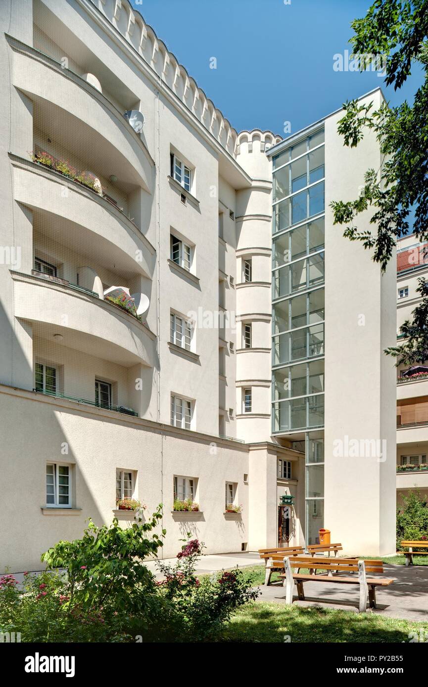Wien, Gemeindebau des "Roten Wien" - Wien, Rat Tenement Blocks, 'roten ...