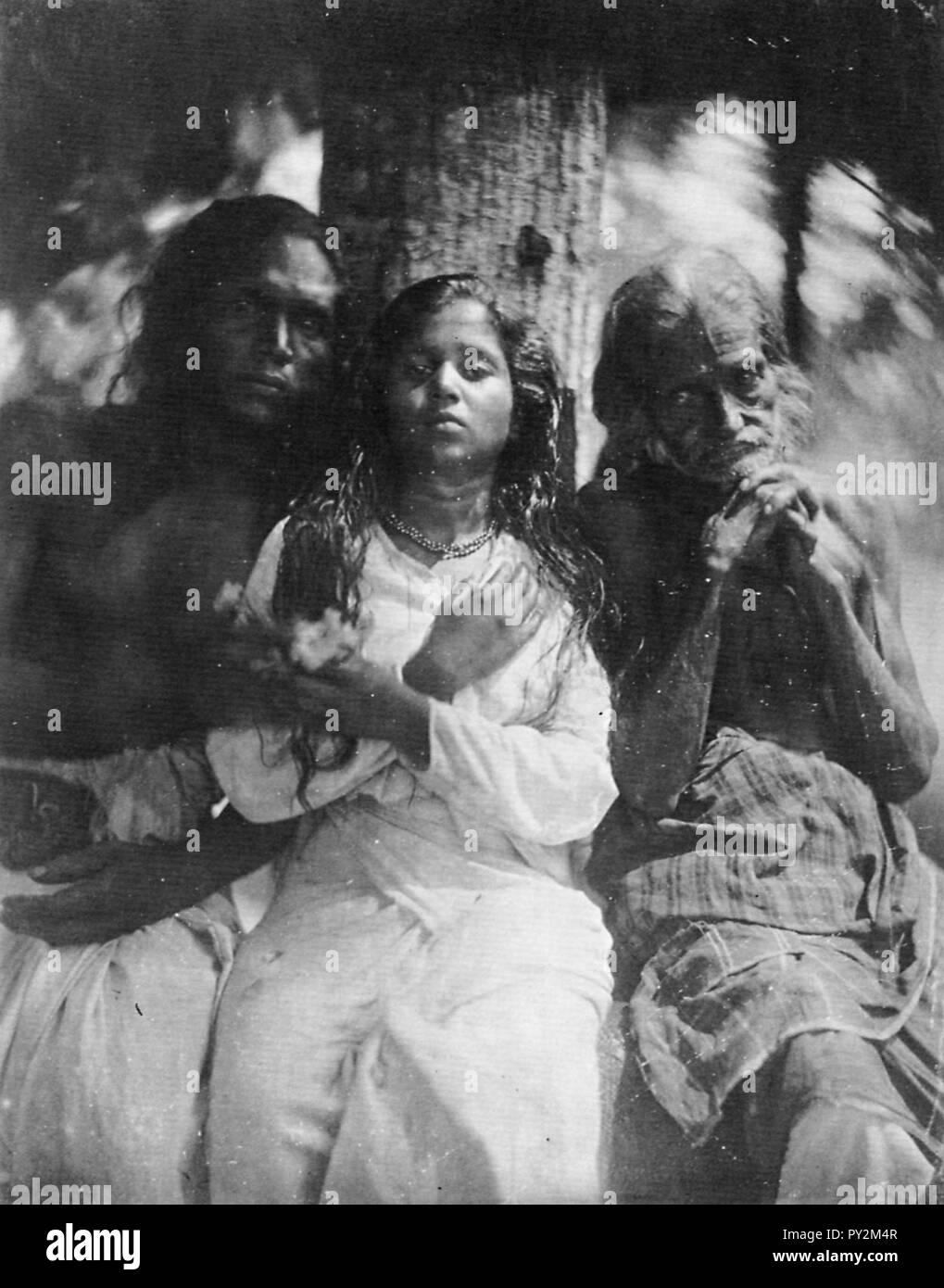 Cameron, Julia Margaret - Eine Gruppe von Kalutara Bauer. Das Mädchen ...