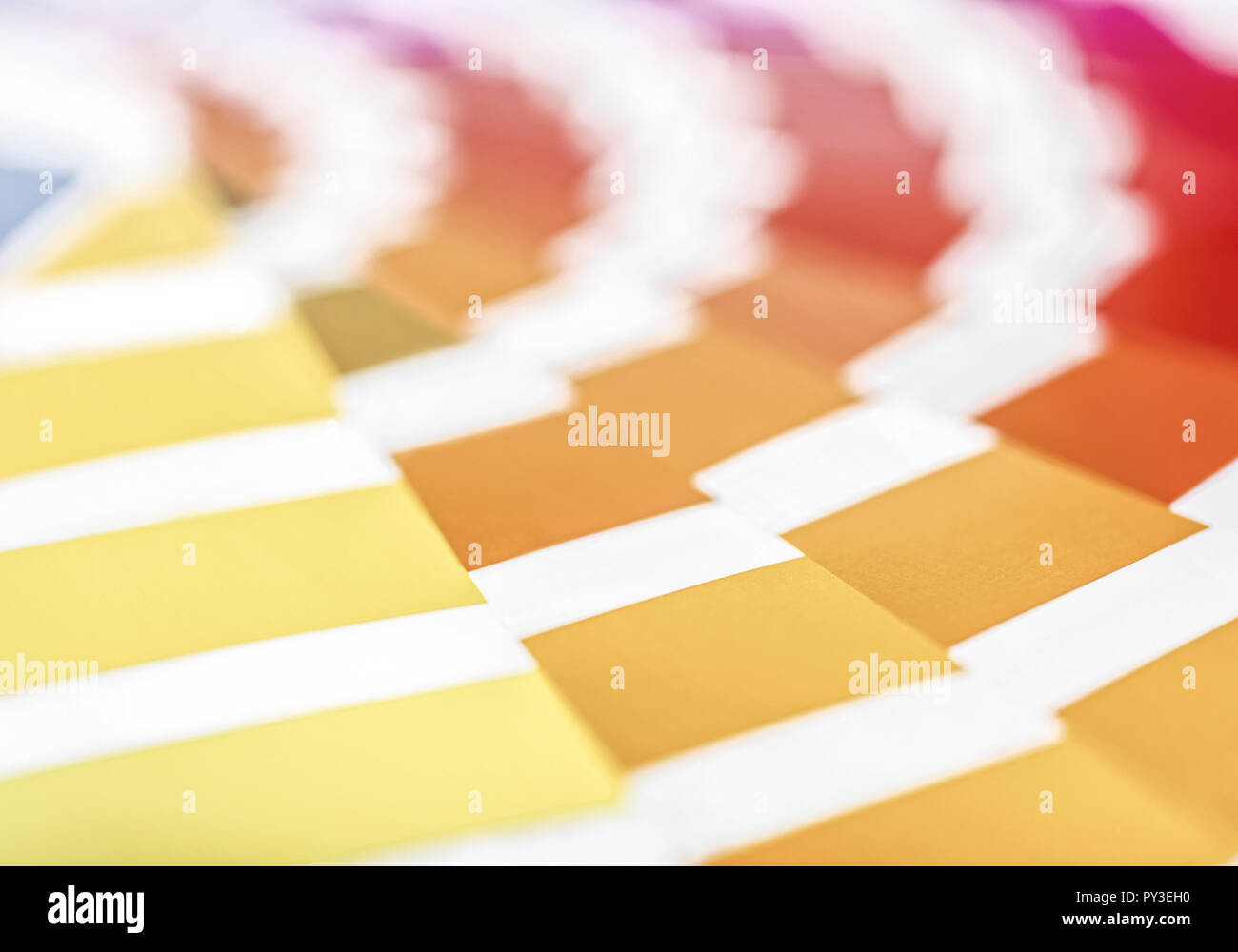 Rot orange gelb -Fotos und -Bildmaterial in hoher Auflösung – Alamy