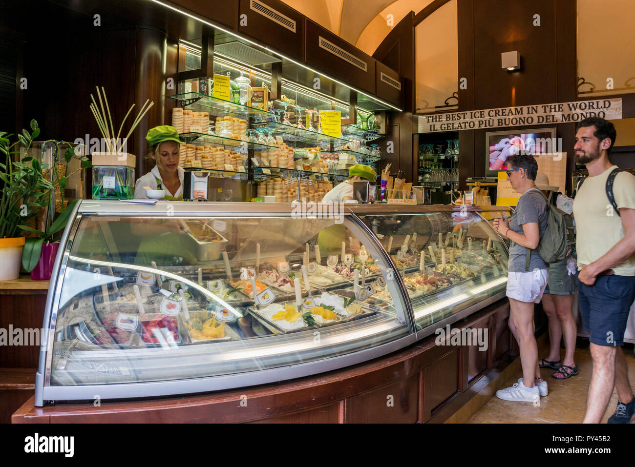 Eisdiele In San Gimignano Stockfotos und -bilder Kaufen - Alamy