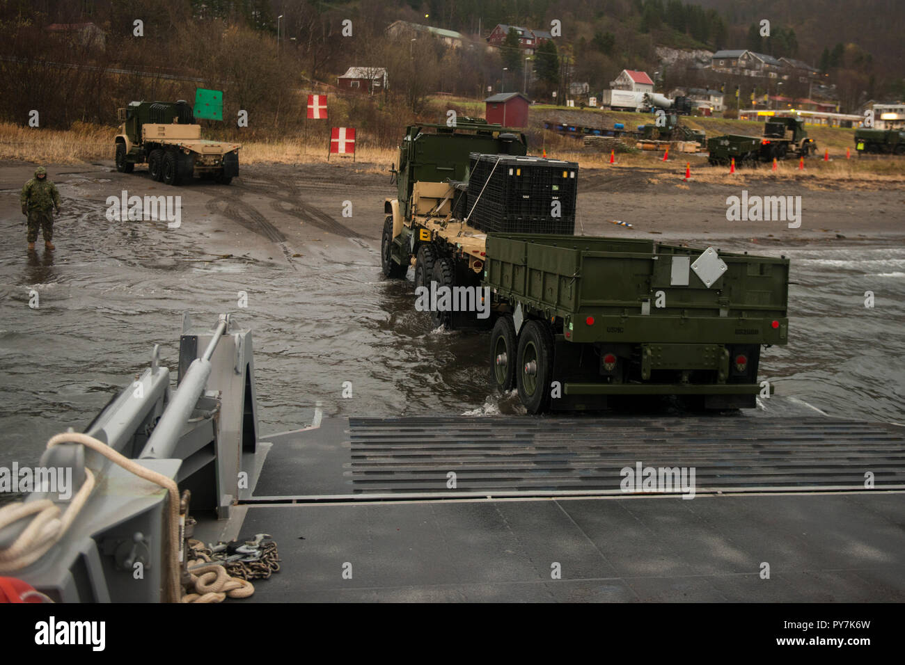 181021-N-VO 150-0869 (Okt. 2010) 21, 2018) - Marines aus II Marine ...