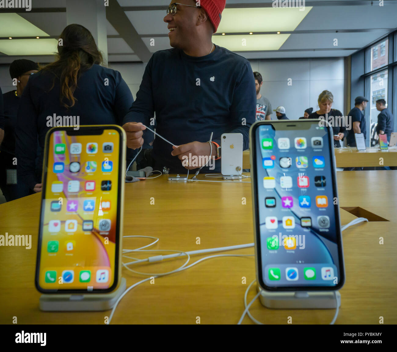 Elektronikgeschäft kabel -Fotos und -Bildmaterial in hoher Auflösung ...