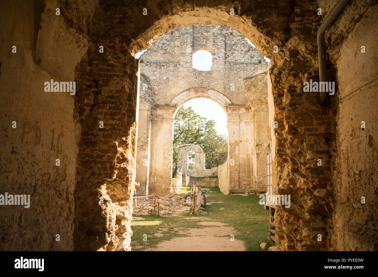 Alte alte ruinen -Fotos und -Bildmaterial in hoher Auflösung – Alamy
