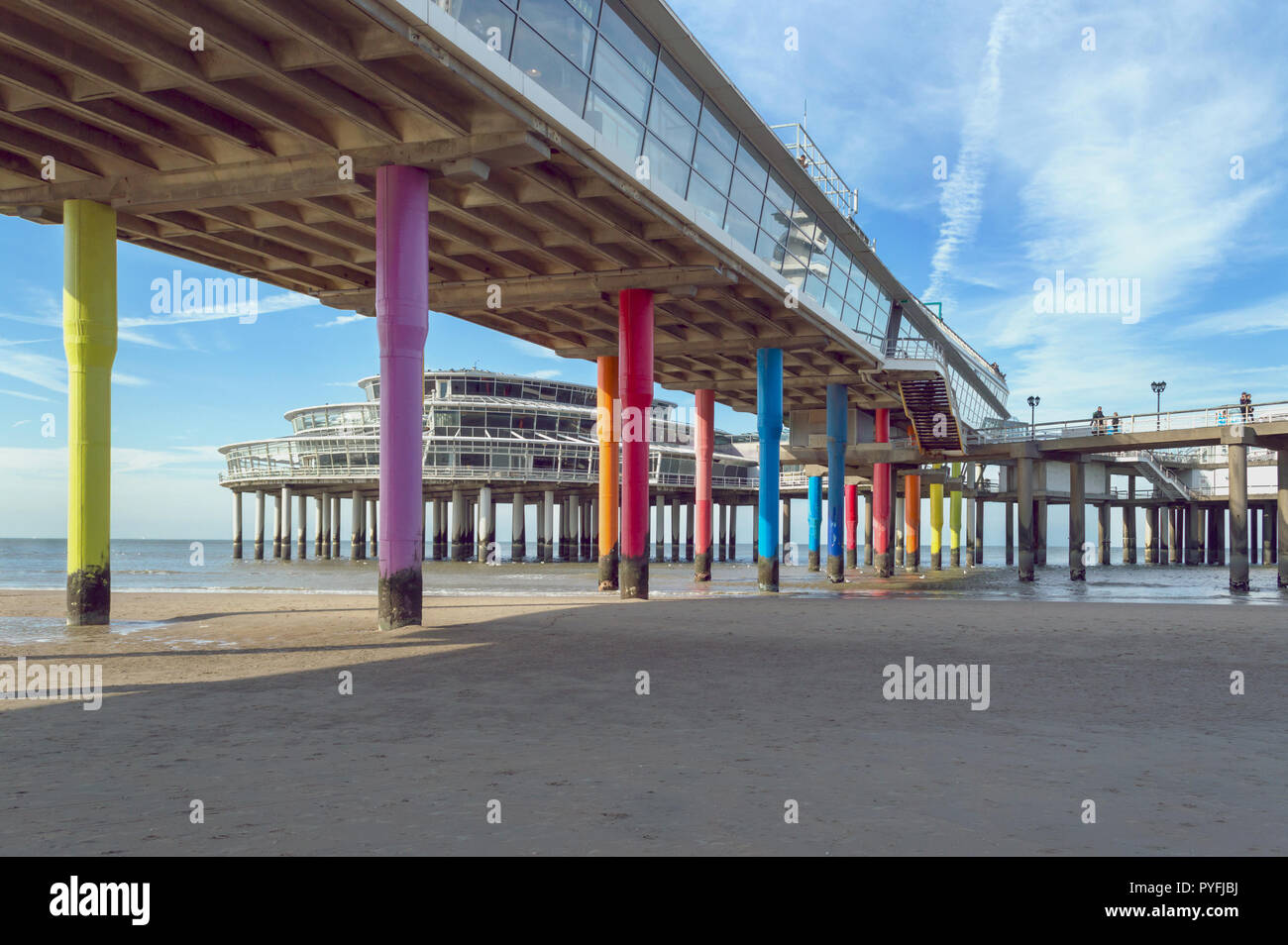 Teil von De pier berühmten Ort der Strand von Scheveningen bei den Haag ...