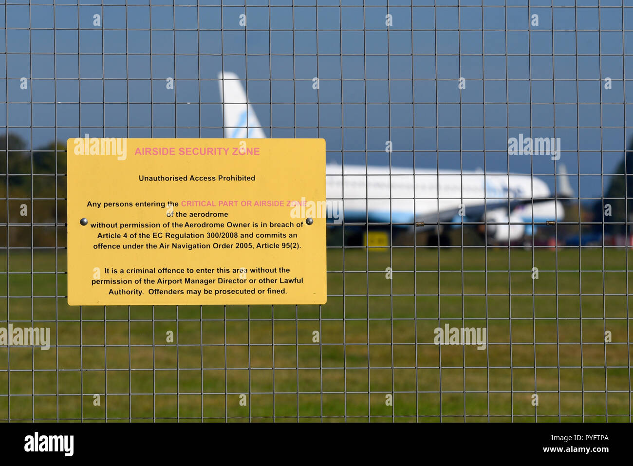 Airside security zone -Fotos und -Bildmaterial in hoher Auflösung – Alamy
