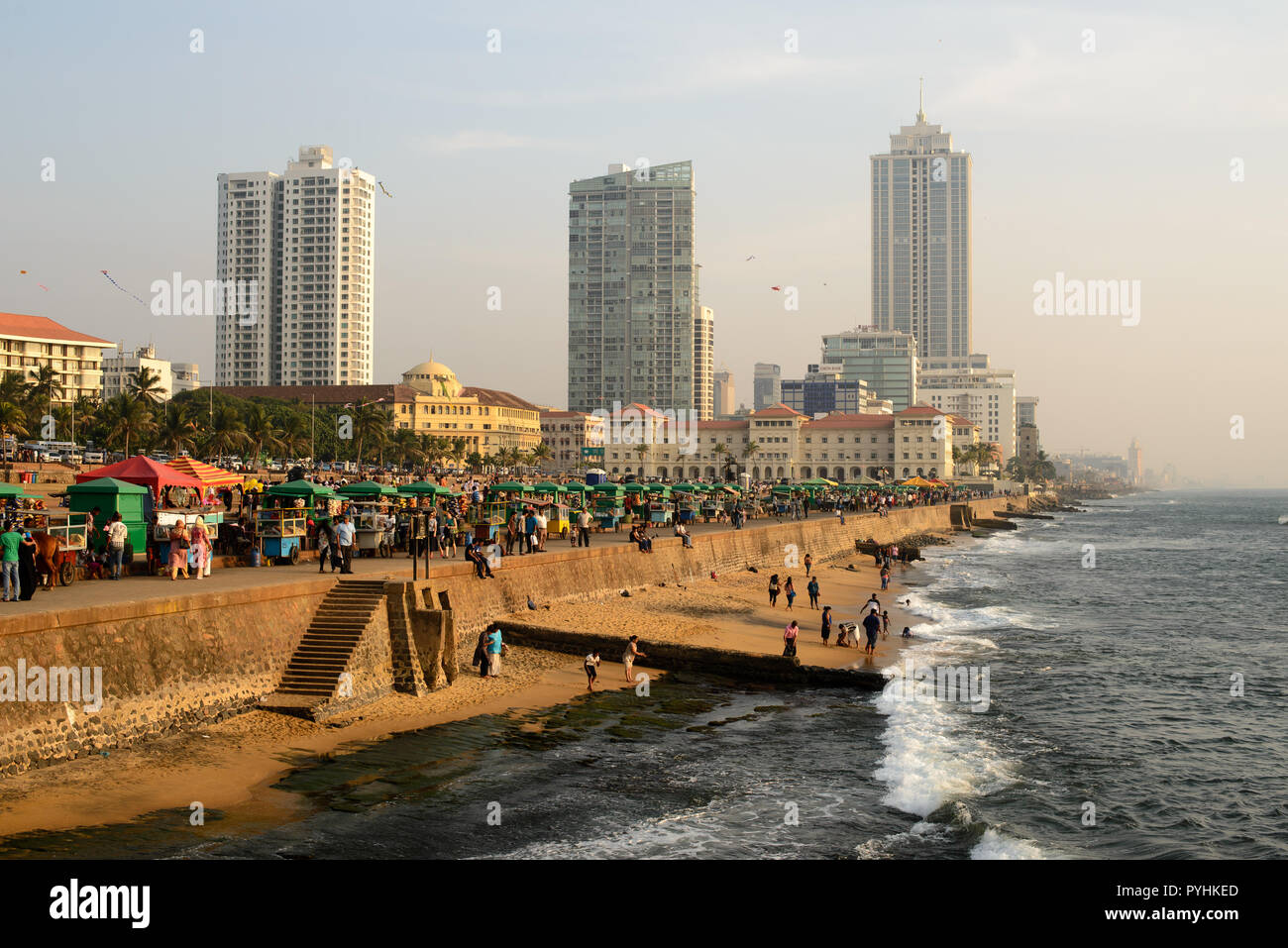 Colombo menschenmenge -Fotos und -Bildmaterial in hoher Auflösung – Alamy