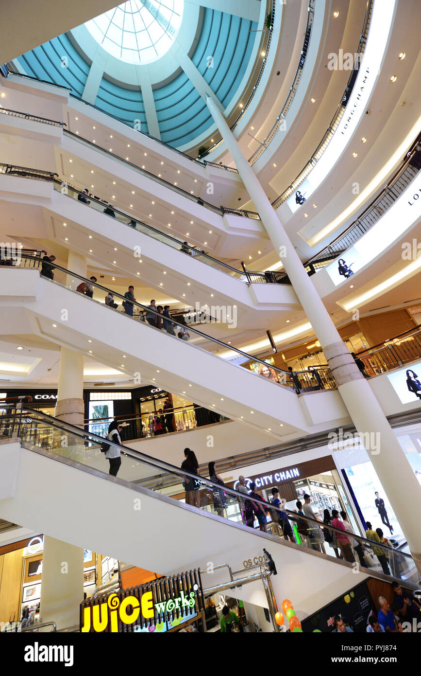 Suria klcc einkaufszentrum innen -Fotos und -Bildmaterial in hoher Auflösung – Alamy