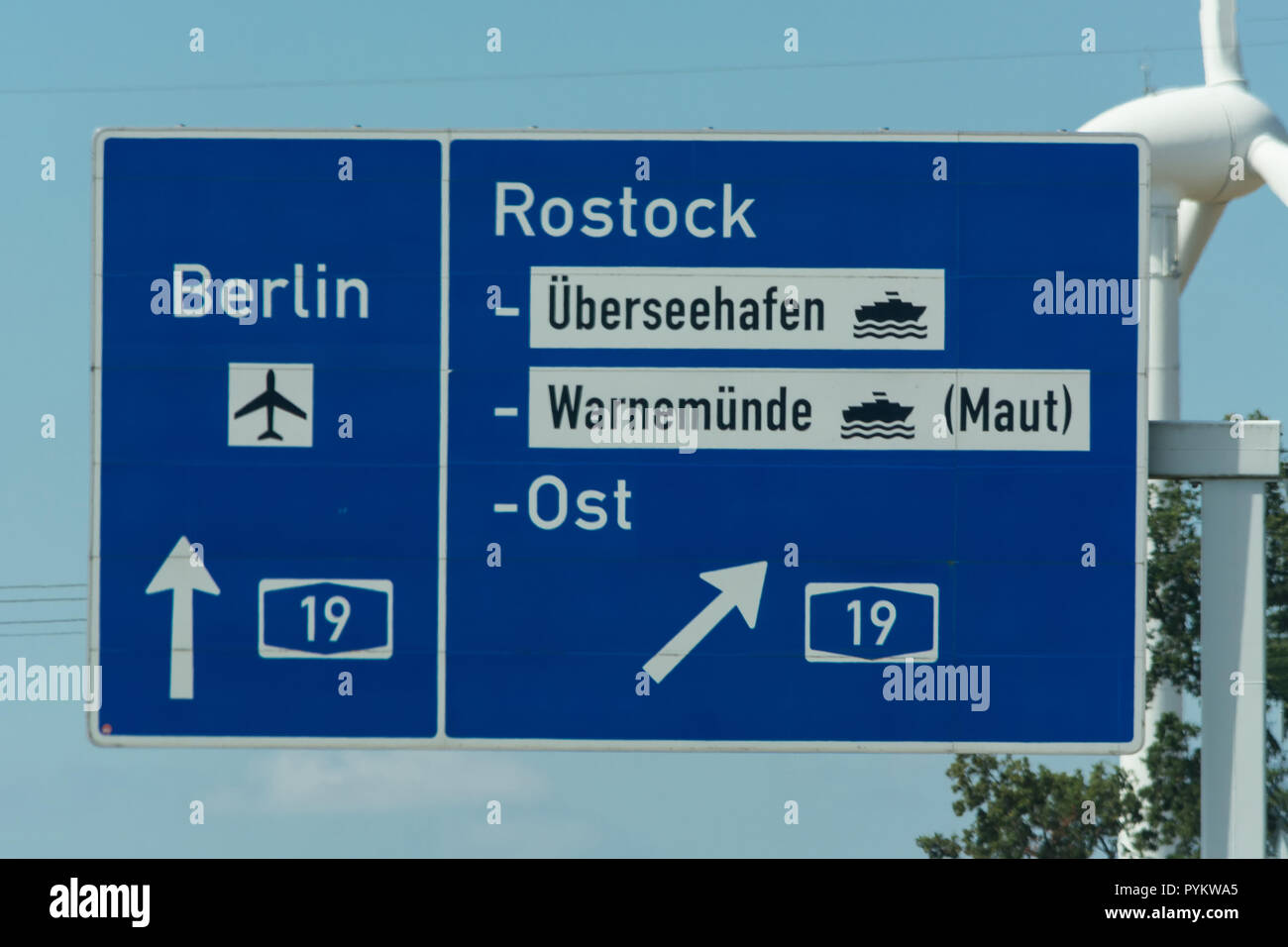 German autobahn motorway exit sign -Fotos und -Bildmaterial in hoher ...