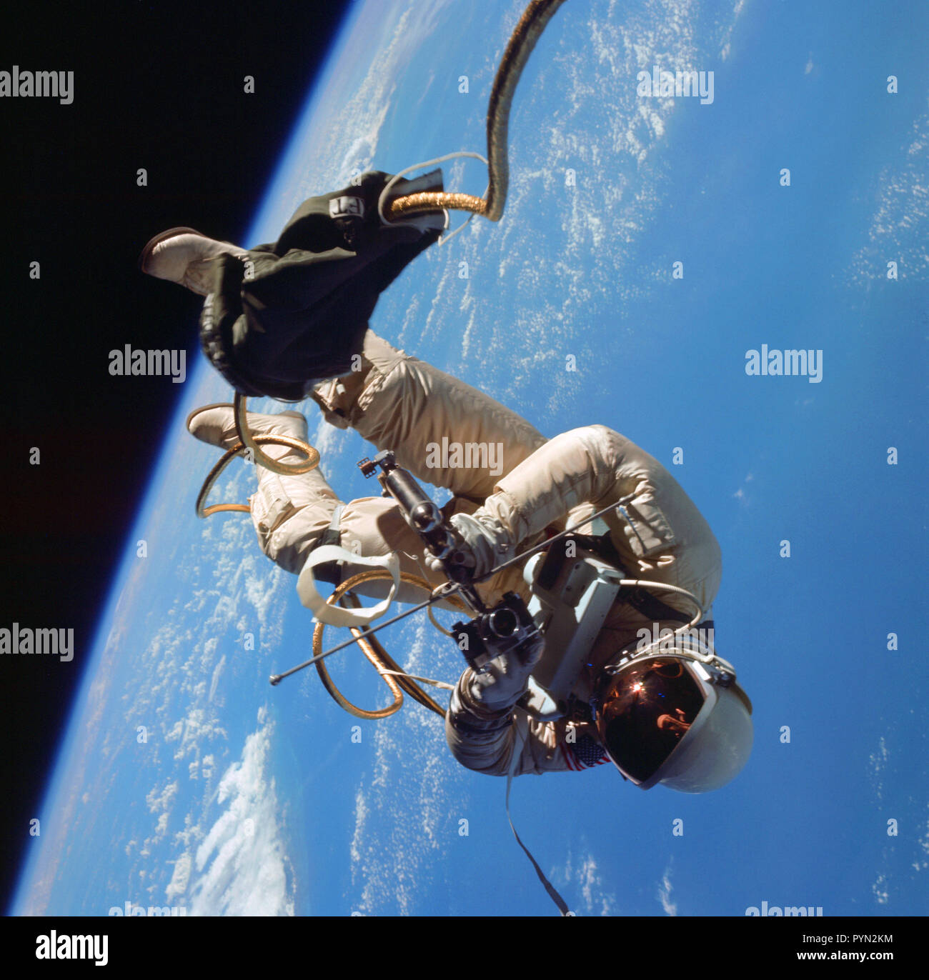 Astronaut edward white space walk -Fotos und -Bildmaterial in hoher ...