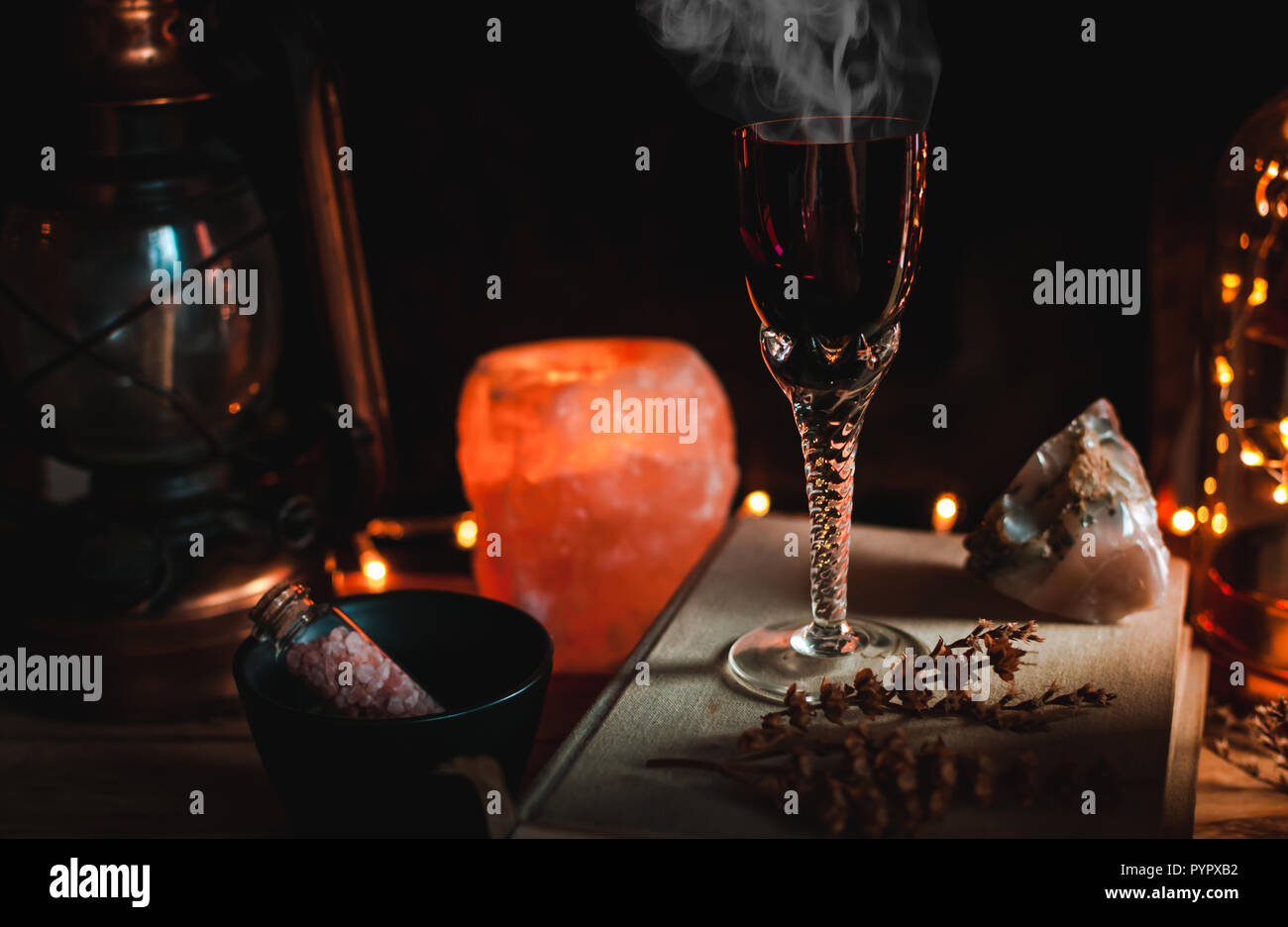 Zauberer antik Stockfotos und -bilder Kaufen - Alamy