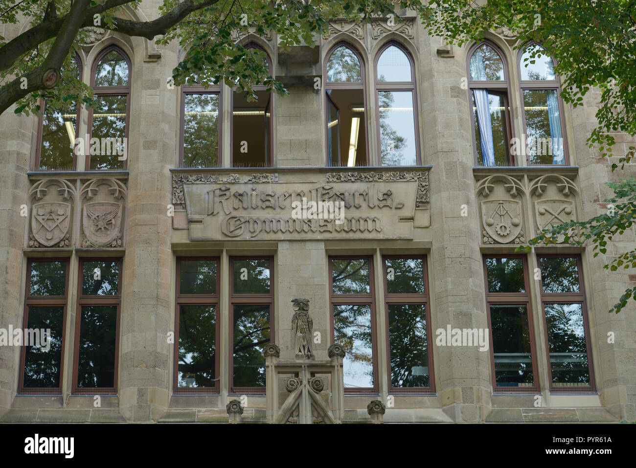 Kaiser karl high school -Fotos und -Bildmaterial in hoher Auflösung – Alamy