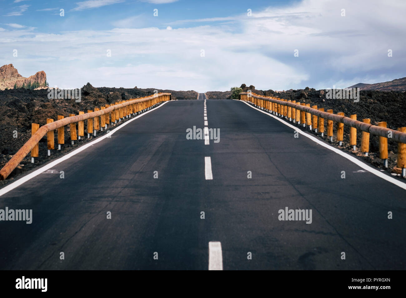 Unendlicher Weg Stockfotos und -bilder Kaufen - Alamy