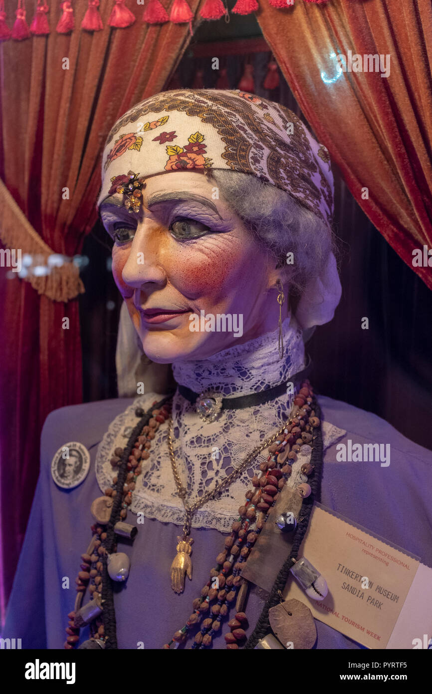 Animatronic wahrsagermaschine -Fotos und -Bildmaterial in hoher ...