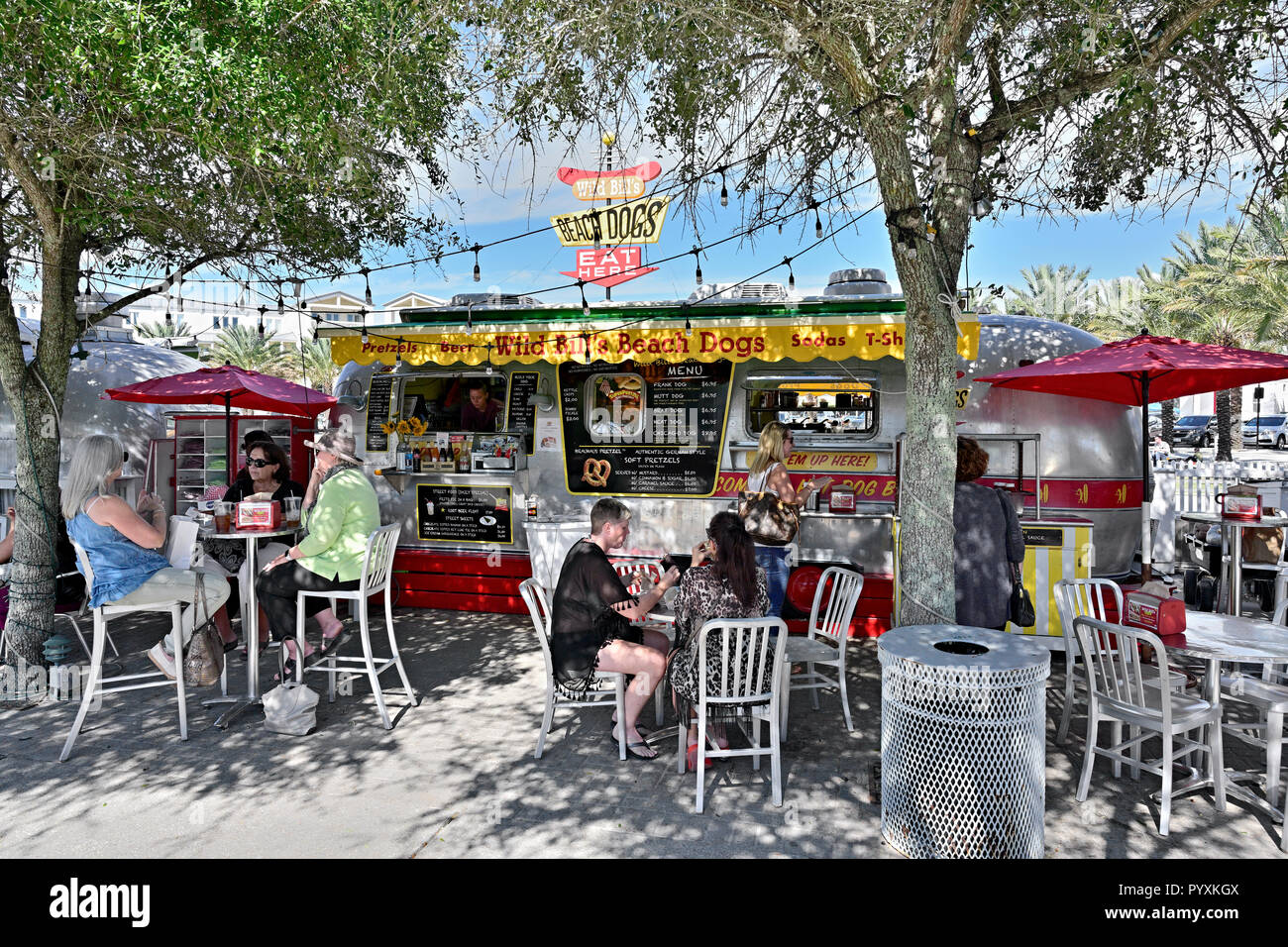 Essen Lkw oder Lkw, mit Familien oder eine Familie essen, am Strand ...