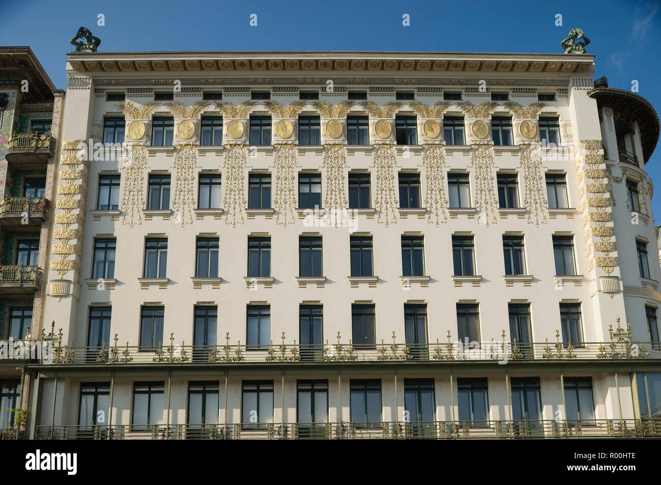 Wien, Jugendstil, Haus Wienzeile 38 von Otto Wagner, 1899, Ornamente ...