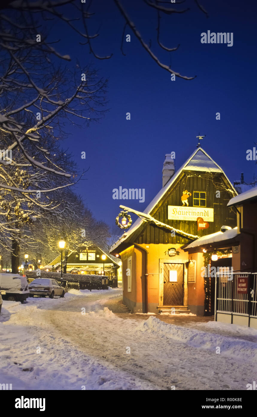 Heuriger weinstube in grinzing -Fotos und -Bildmaterial in hoher ...