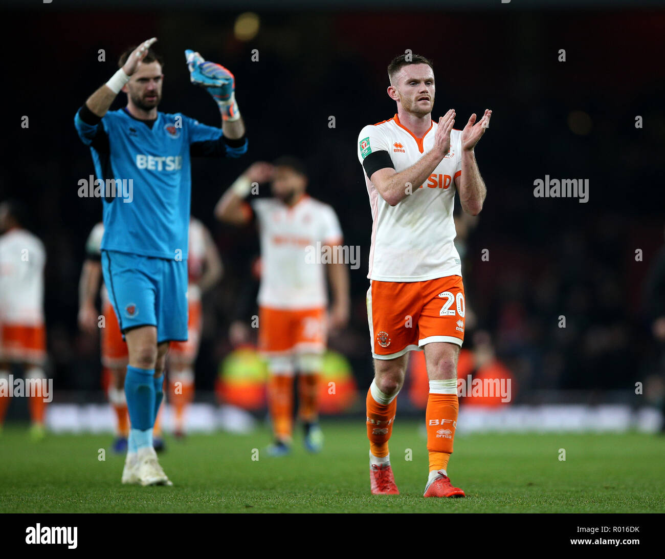 Blackpools oliver turner applaudiert den fans -Fotos und -Bildmaterial ...