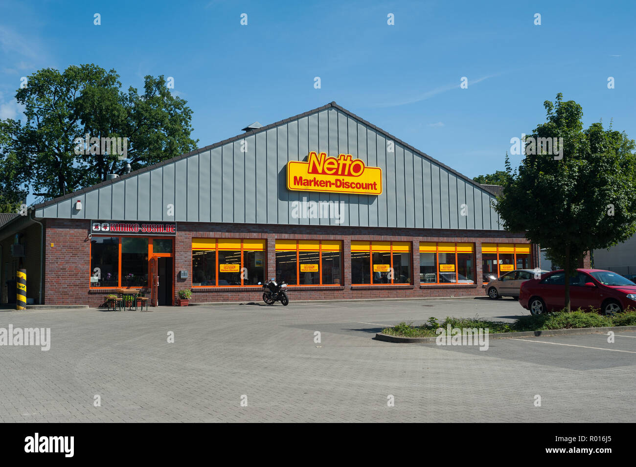 Netto supermarket netto -Fotos und -Bildmaterial in hoher Auflösung ...