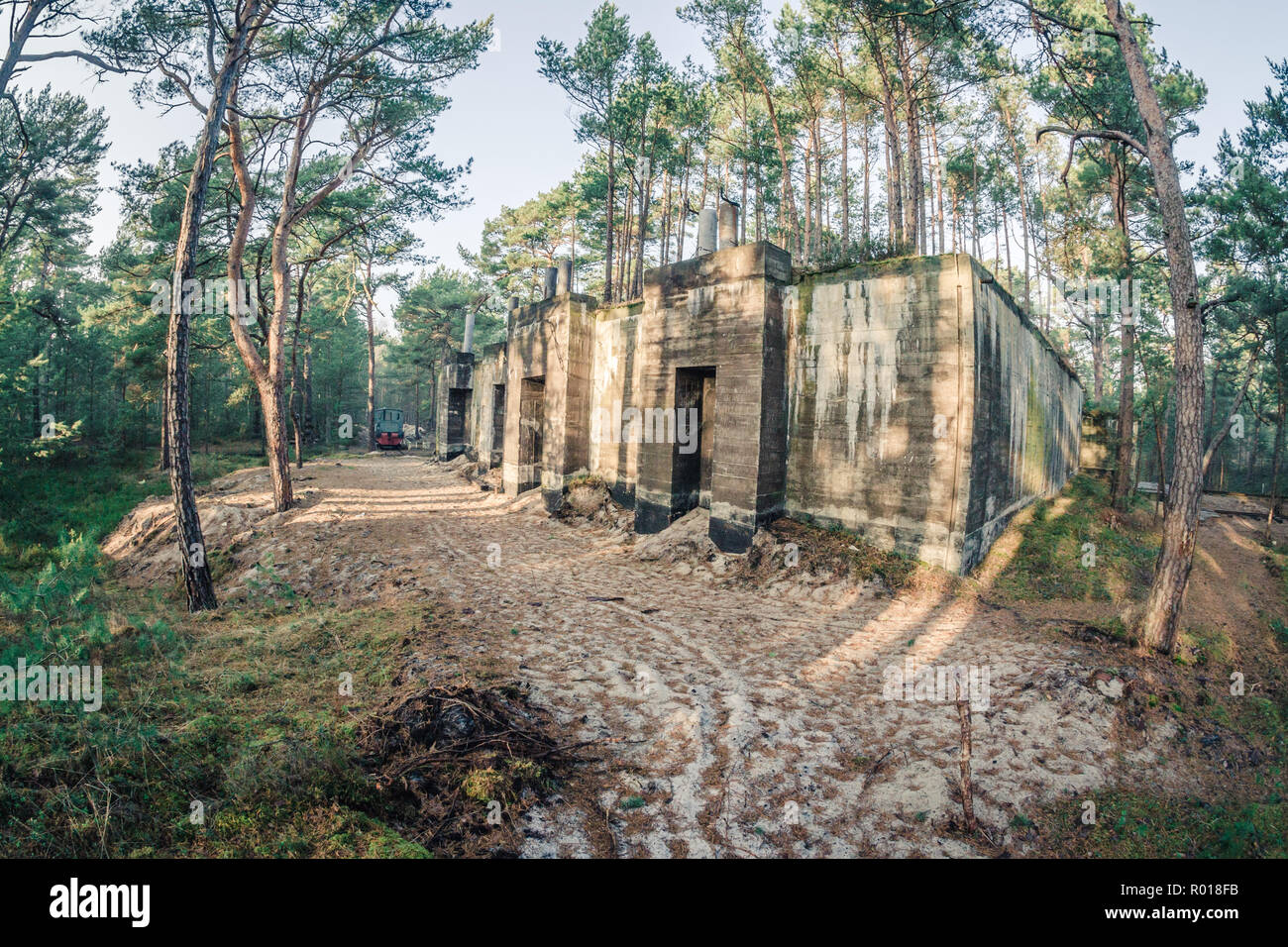 Kriegsmarine munitionsbunker -Fotos und -Bildmaterial in hoher ...