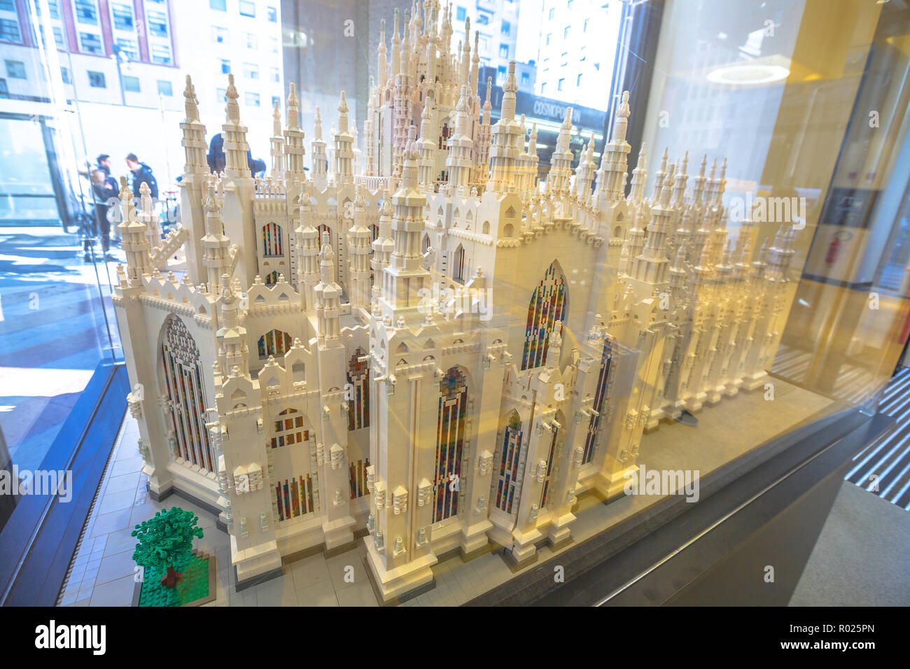 Mailand, Italien - 7. MÄRZ 2017: Modell in Lego Steine der Dom Dom von ...
