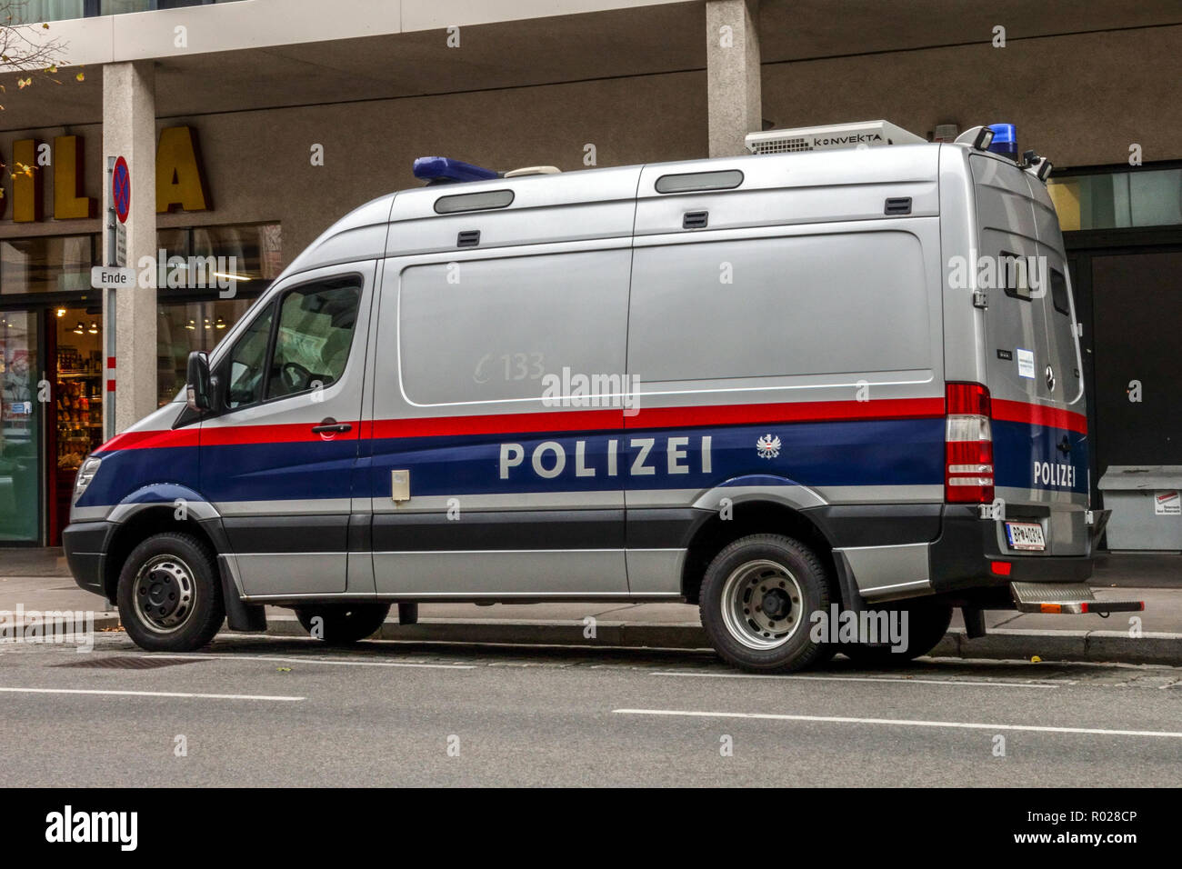 Polizeiauto und van -Fotos und -Bildmaterial in hoher Auflösung – Alamy