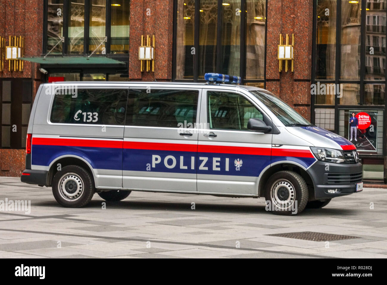 Police car vienna austria -Fotos und -Bildmaterial in hoher Auflösung ...