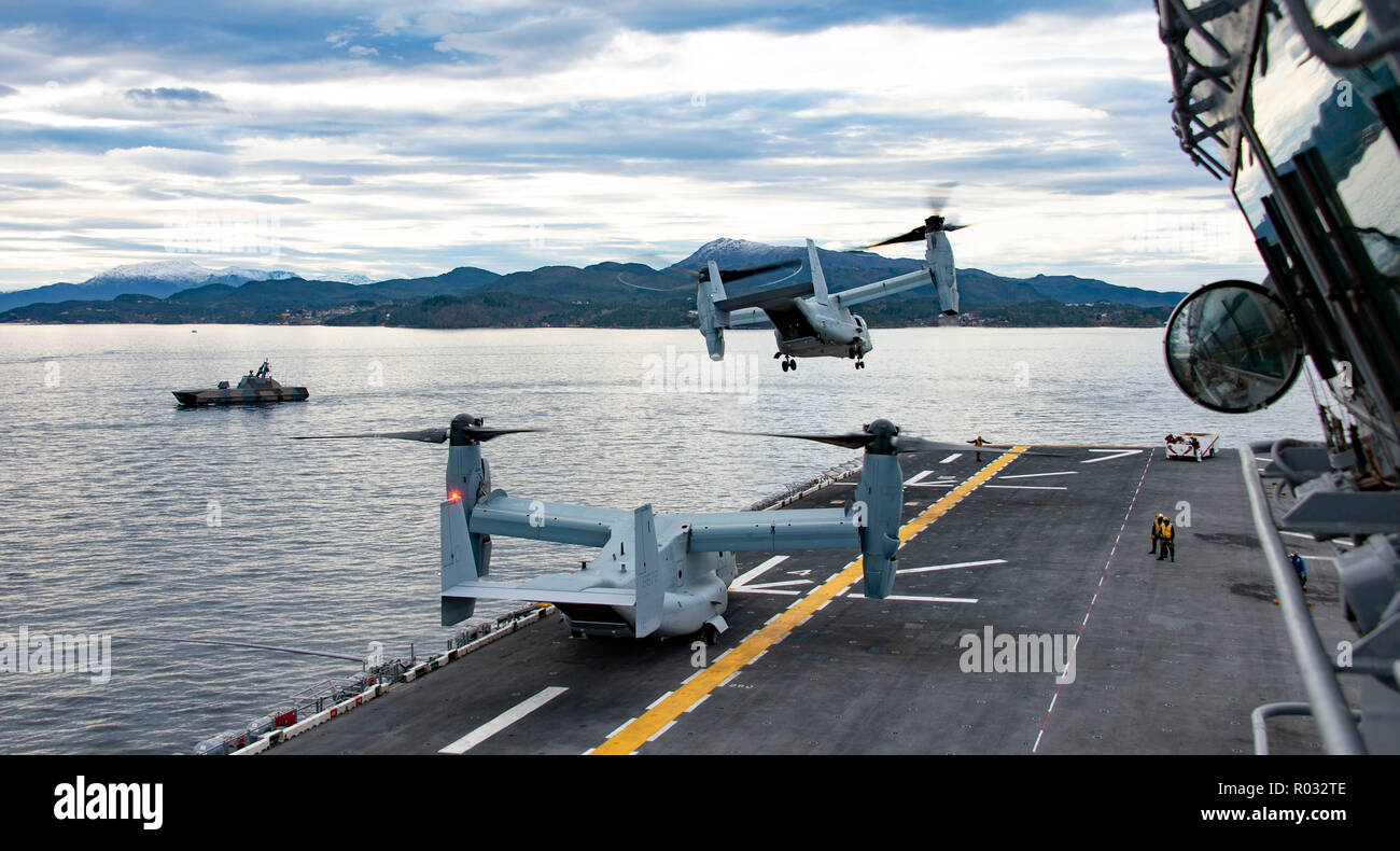 181031-N-JS 726-0624 Norwegische See (Okt. 2010) 31, 2018) Eine MV-22 B ...
