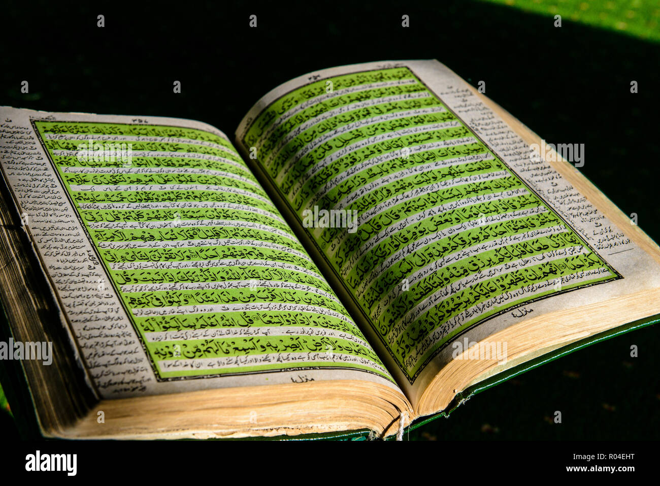 The holy koran quran -Fotos und -Bildmaterial in hoher Auflösung – Alamy