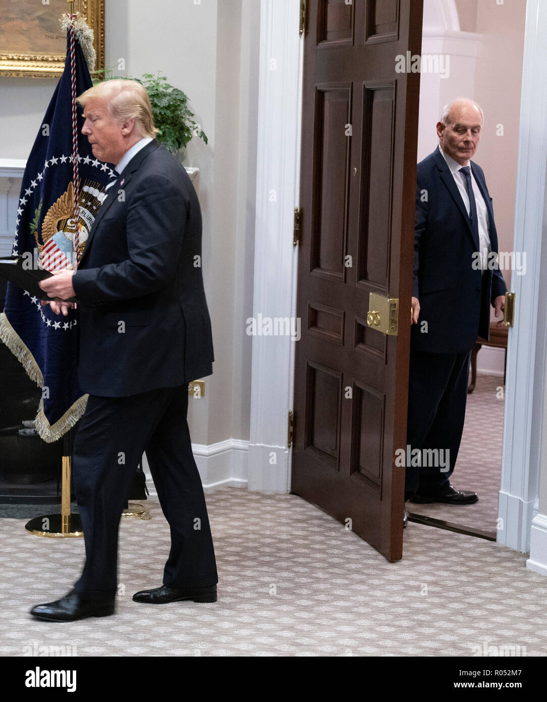 Präsidenten der Vereinigten Staaten Donald J. Trumpf macht Bemerkungen ...