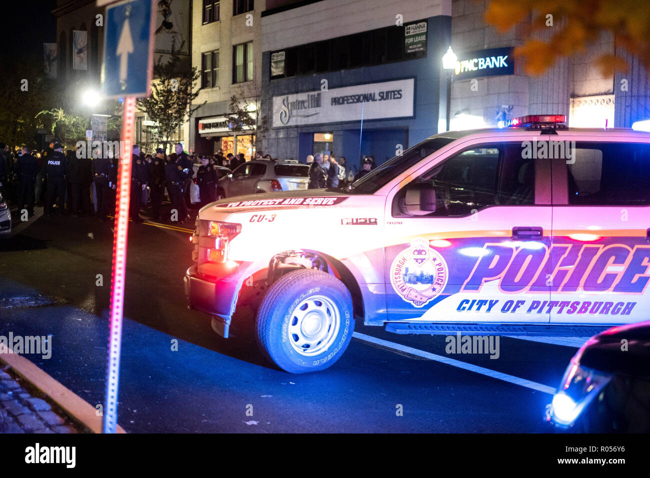 Pittsburgh, PA, USA. 30 Okt, 2018. Polizei block Street für ...