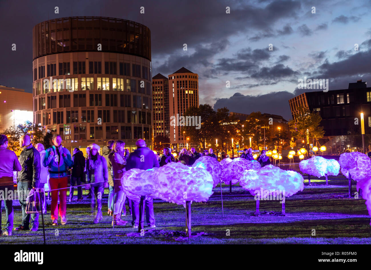 Skyline von essen im abendlicht -Fotos und -Bildmaterial in hoher Auflösung – Alamy