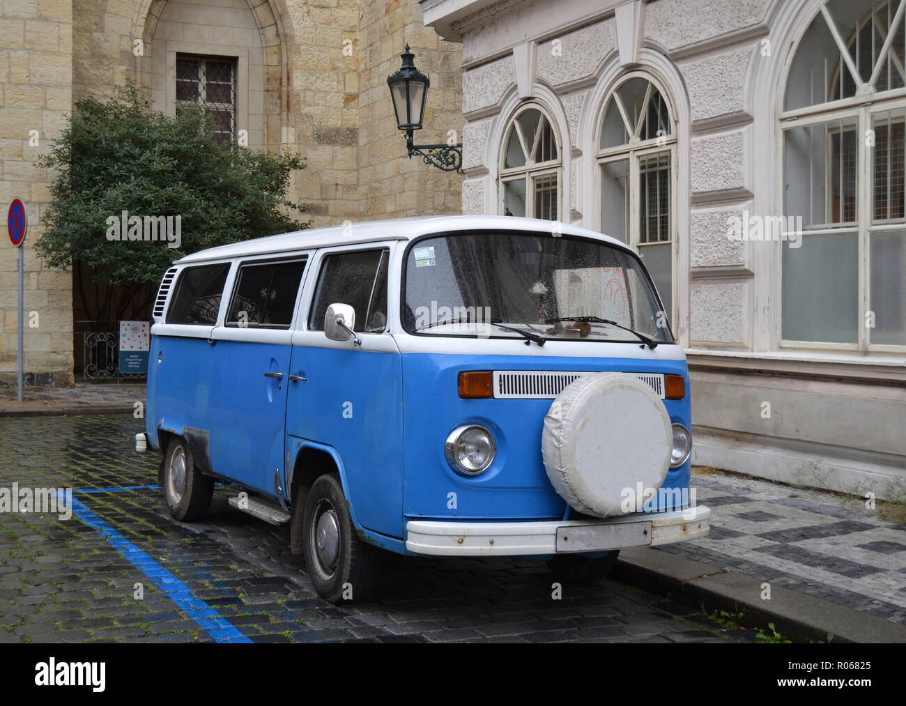 Blauer van verkehr -Fotos und -Bildmaterial in hoher Auflösung – Alamy