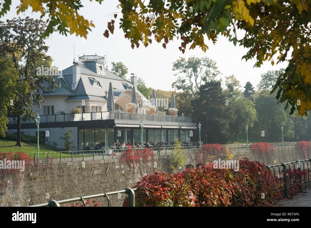 Stadtpark restaurant -Fotos und -Bildmaterial in hoher Auflösung – Alamy