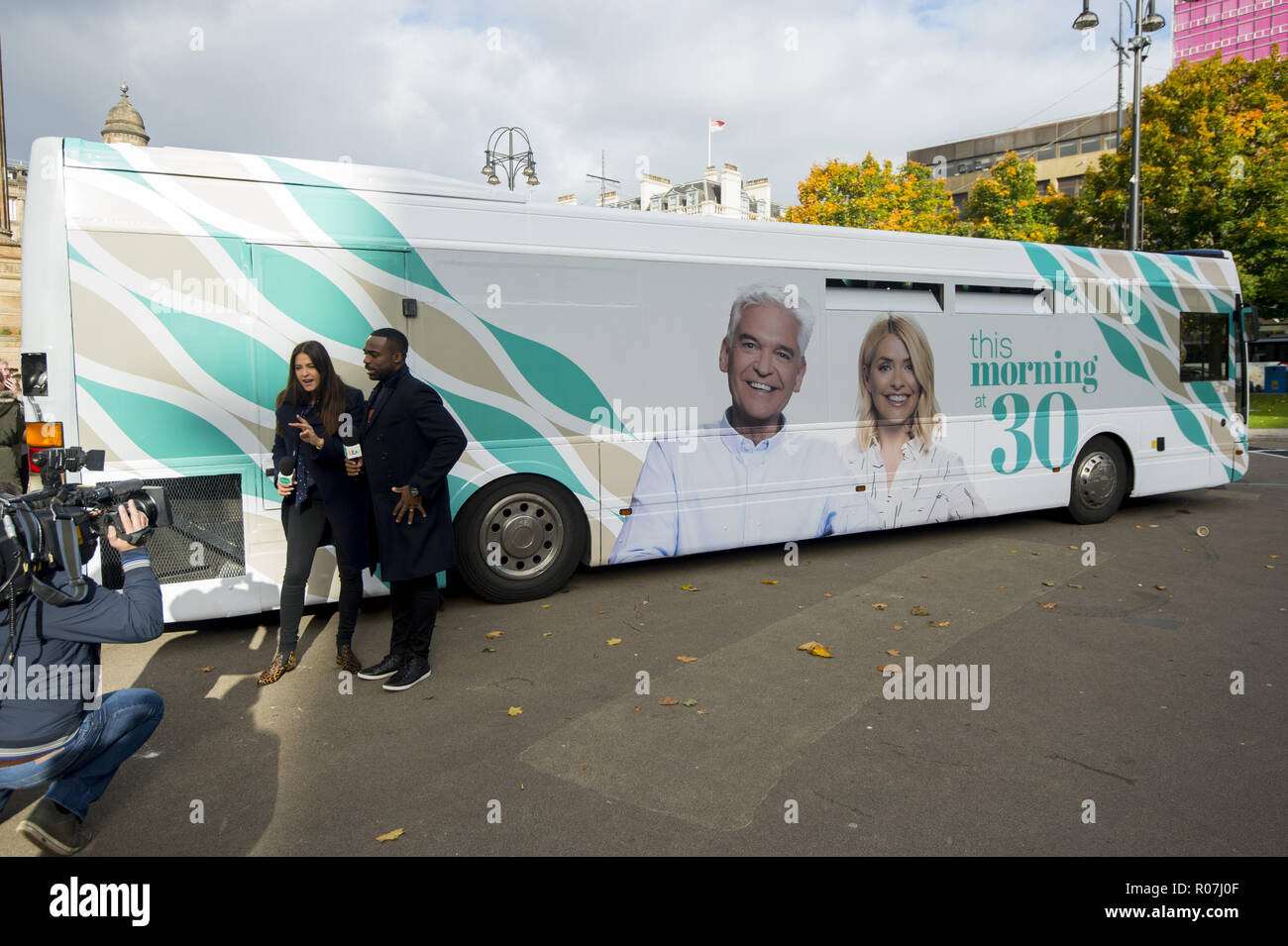 An diesem Morgen feiert 30 Jahre mit Birthday Party live in Glasgows ...