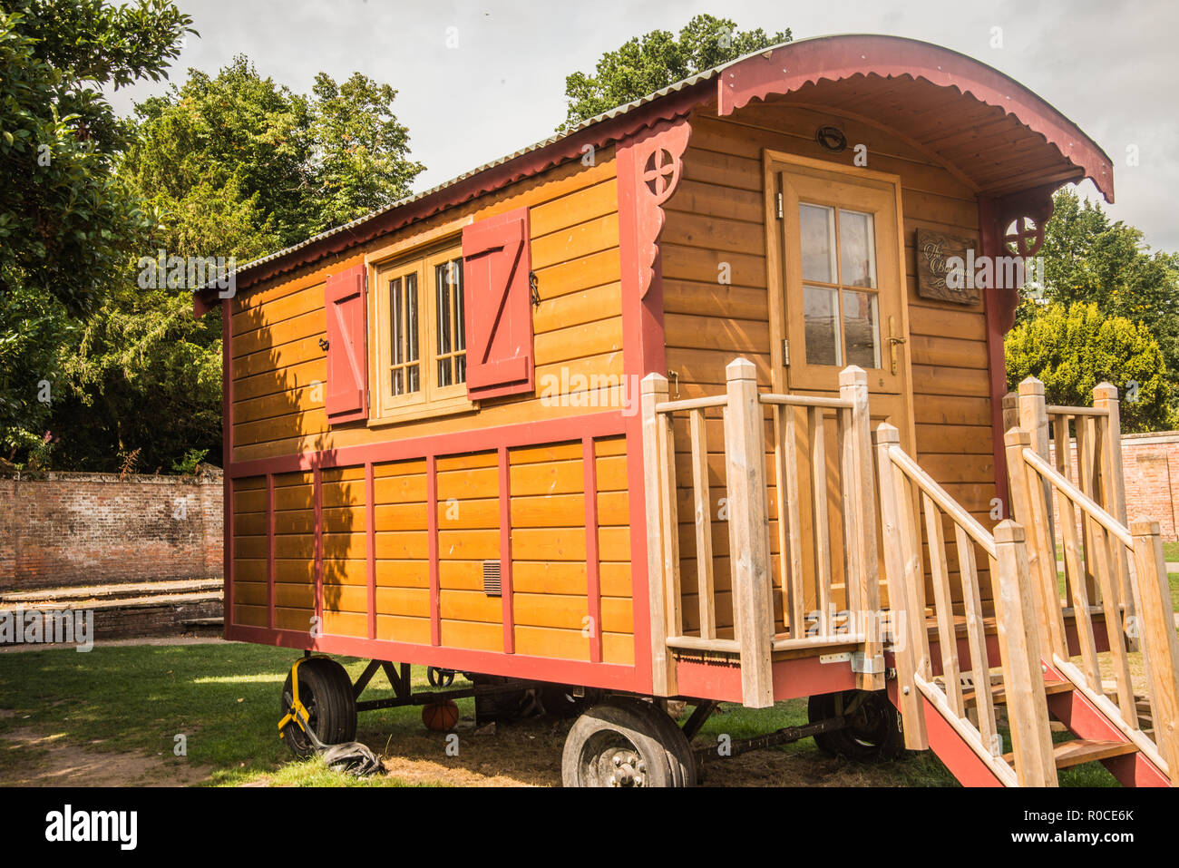 Holz wohnwagen -Fotos und -Bildmaterial in hoher Auflösung – Alamy