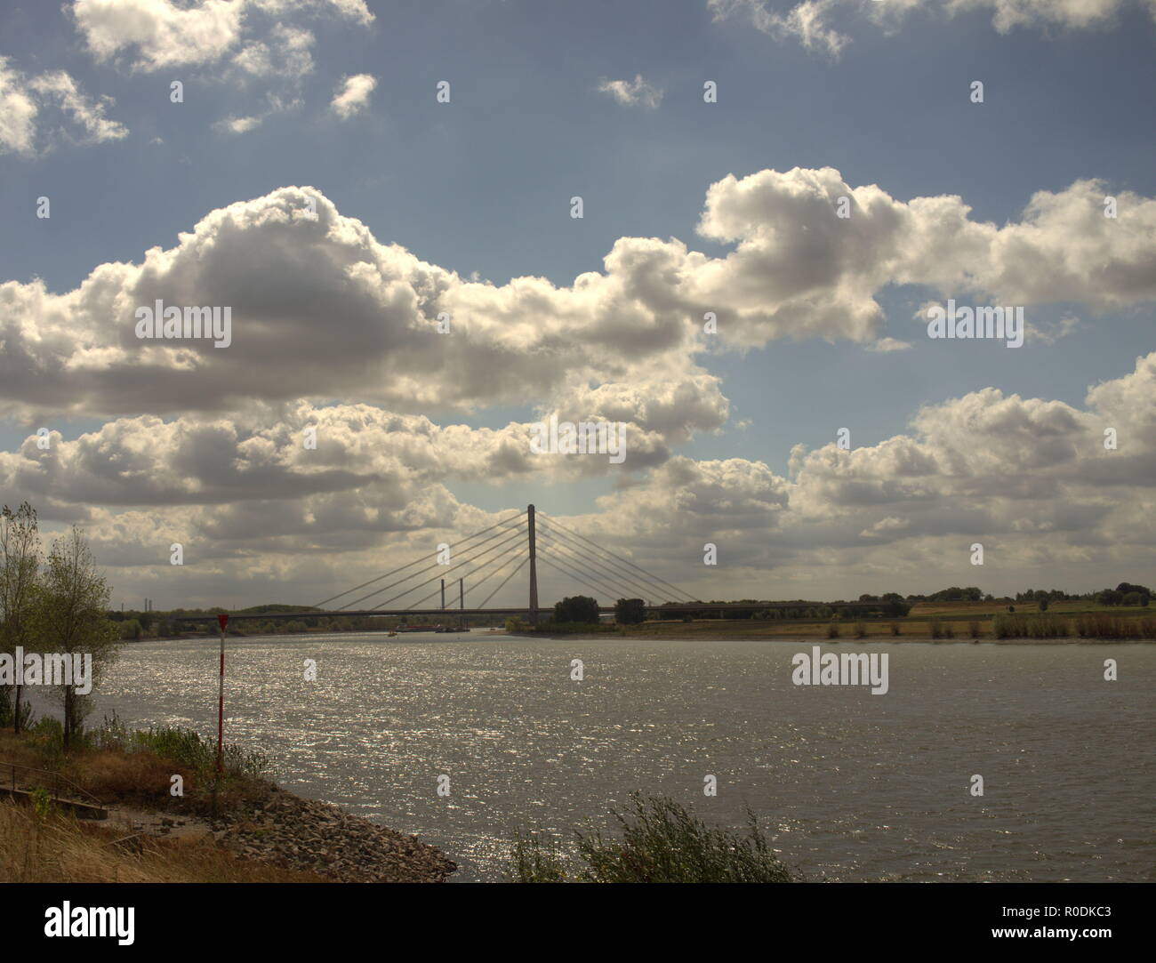 Rhine bridge of wesel -Fotos und -Bildmaterial in hoher Auflösung – Alamy