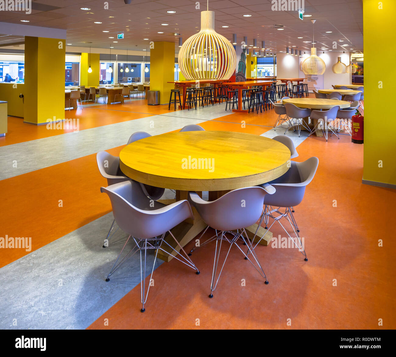 Moderne kantine -Fotos und -Bildmaterial in hoher Auflösung – Alamy