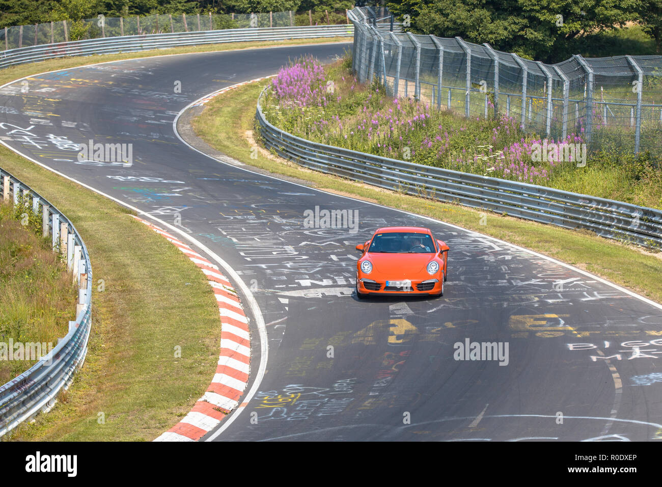Schnelles auto -Fotos und -Bildmaterial in hoher Auflösung – Alamy