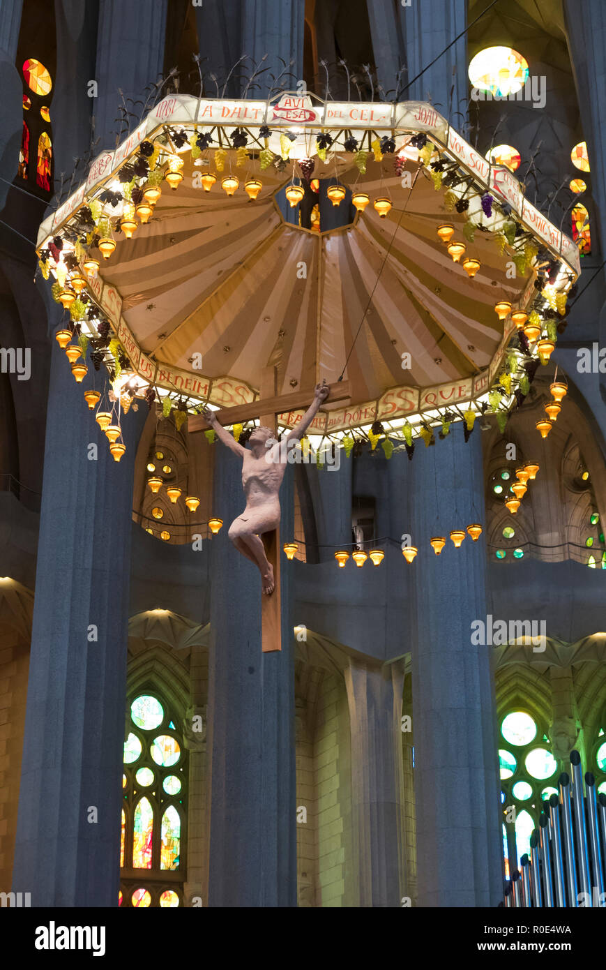 Jesus auf kreuz sagrada familia -Fotos und -Bildmaterial in hoher Auflösung – Alamy