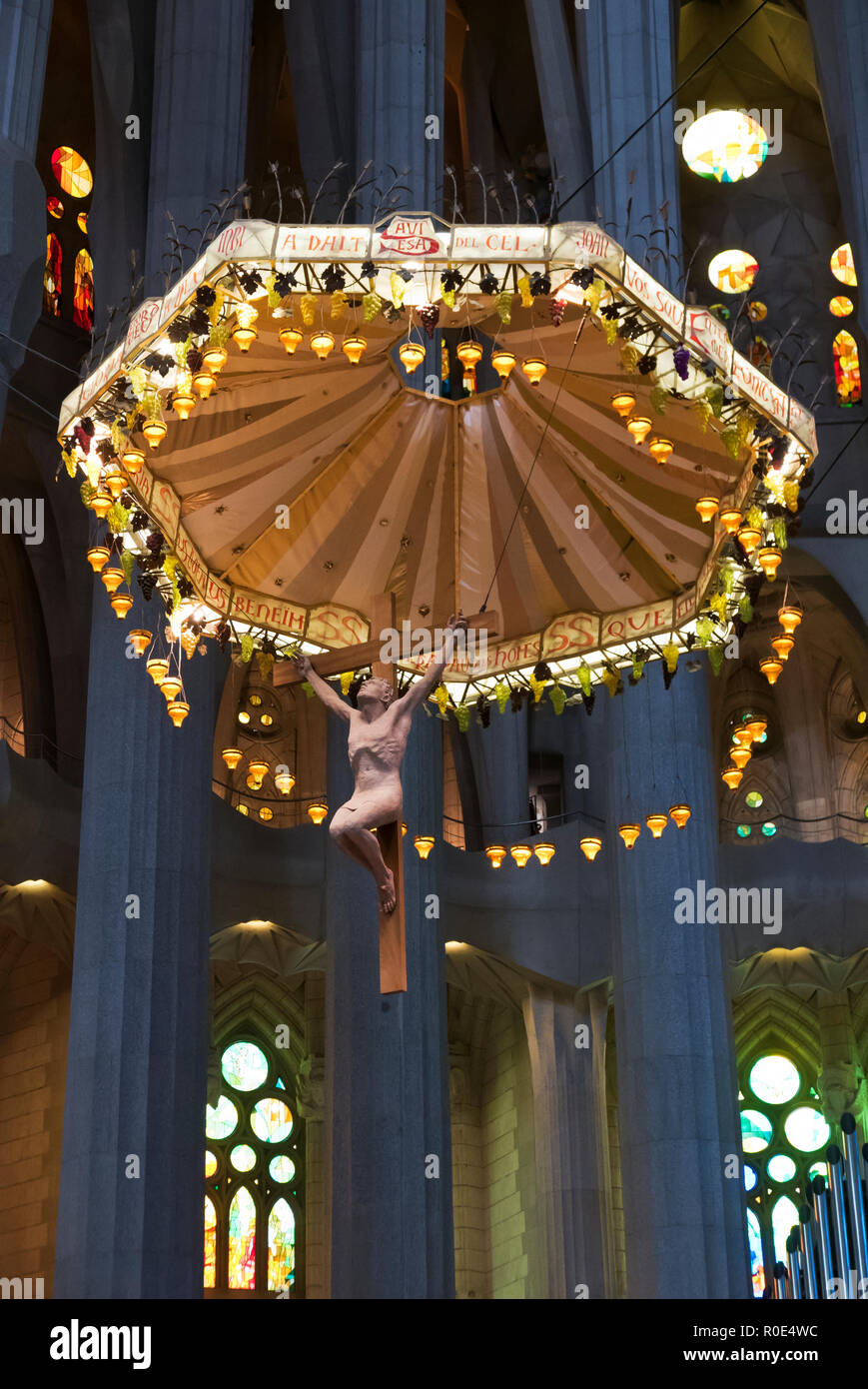 Jesus auf kreuz sagrada familia -Fotos und -Bildmaterial in hoher Auflösung – Alamy