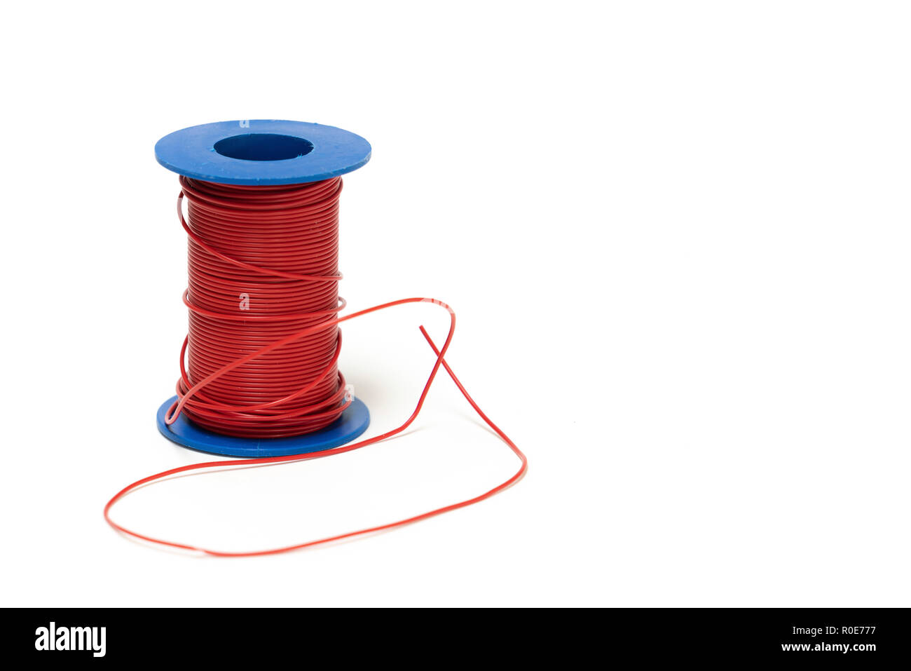 Spool of electric cable -Fotos und -Bildmaterial in hoher Auflösung – Alamy