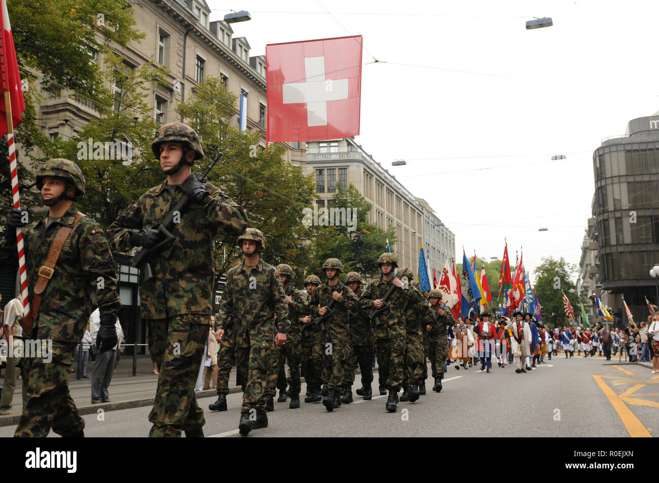 Swiss costumes -Fotos und -Bildmaterial in hoher Auflösung – Alamy