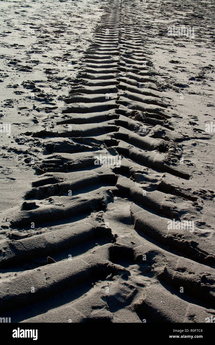 Fahrzeugspuren im sand -Fotos und -Bildmaterial in hoher Auflösung – Alamy
