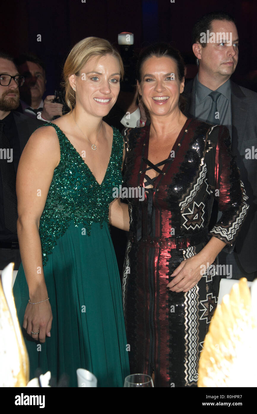 Angelique Kerber, Tennisspieler, Umarmungen, Katarina Witt, ehemalige ... Angelique Kerber, Tennisspieler, Umarmungen, Katarina Witt, ehemalige ...