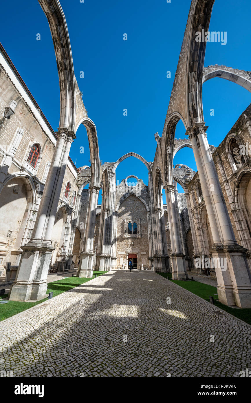 Convento do carmo ruinen -Fotos und -Bildmaterial in hoher Auflösung ...