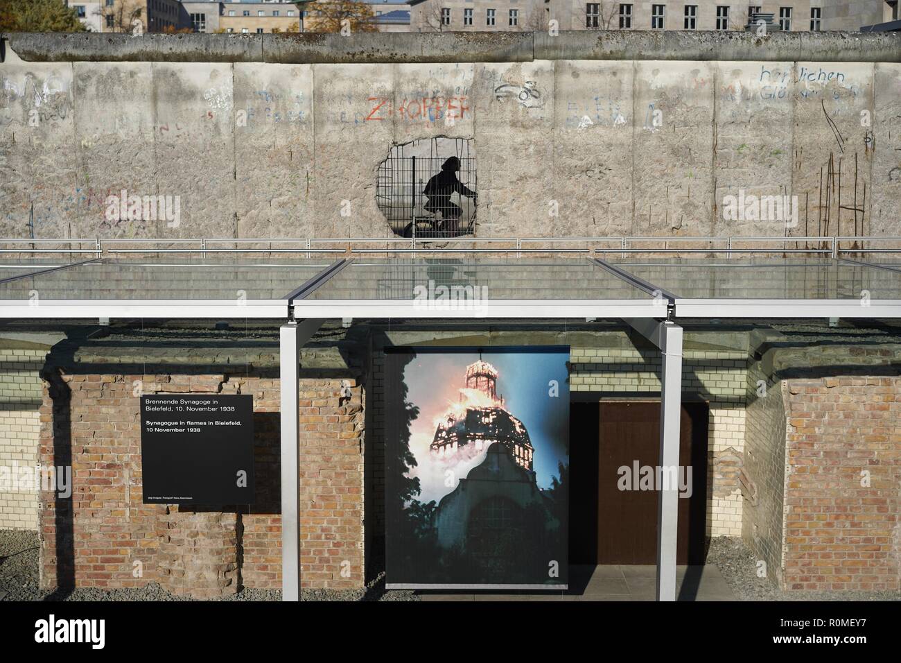 Burning synagogue -Fotos und -Bildmaterial in hoher Auflösung – Alamy