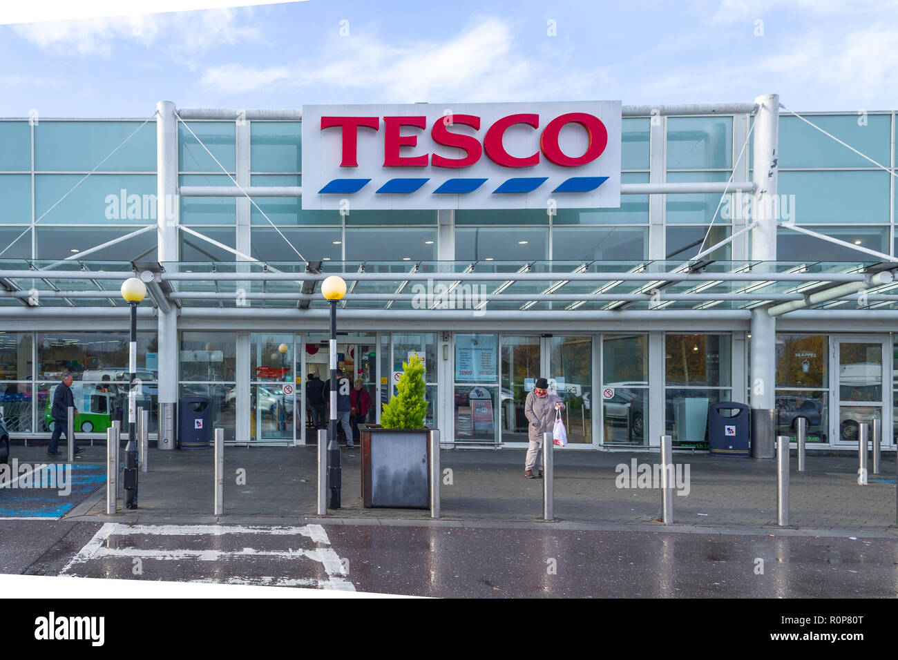 Tesco eingang -Fotos und -Bildmaterial in hoher Auflösung – Alamy