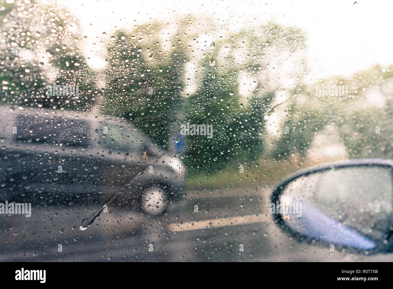 Schwere Regenschutzscheibe Stockfotos und -bilder Kaufen - Alamy